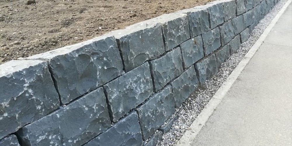 Trockenmauersteine Schwarz Basalt kaufen bei HETA